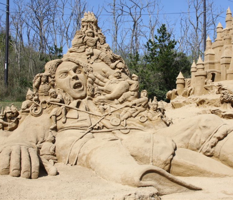 The Wonderful World of Sand Sculpture | The Lone Girl in a Crowd