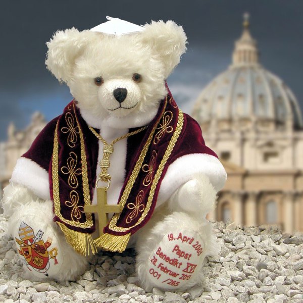 The Wonderful World of the Teddy Bear | The Lone Girl in a Crowd