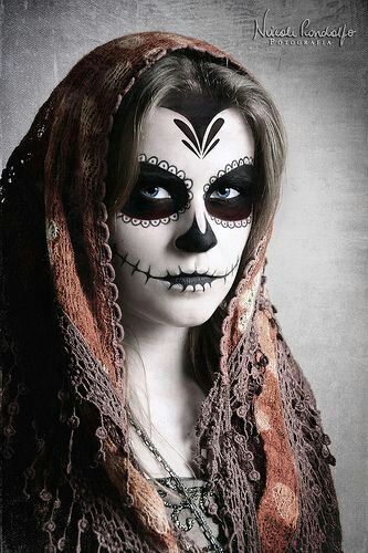 Calaca Inspired Dia de los Muertos Costumes | The Lone Girl in a Crowd