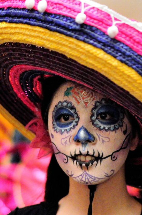 Calaca Inspired Dia de los Muertos Costumes | The Lone Girl in a Crowd