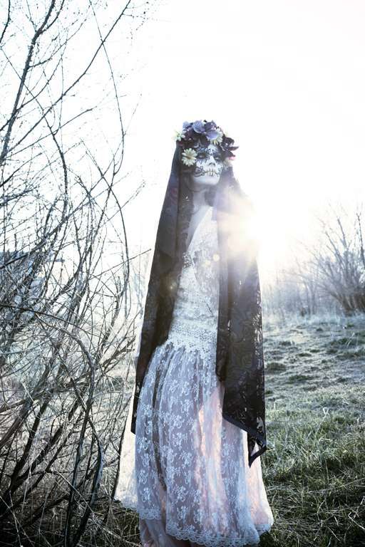 Calaca Inspired Dia de los Muertos Costumes | The Lone Girl in a Crowd