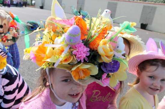 Fun with Easter Bonnets (Third Edition) | The Lone Girl in a Crowd
