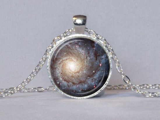 The Sparkling World of Jewelry | The Lone Girl in a Crowd