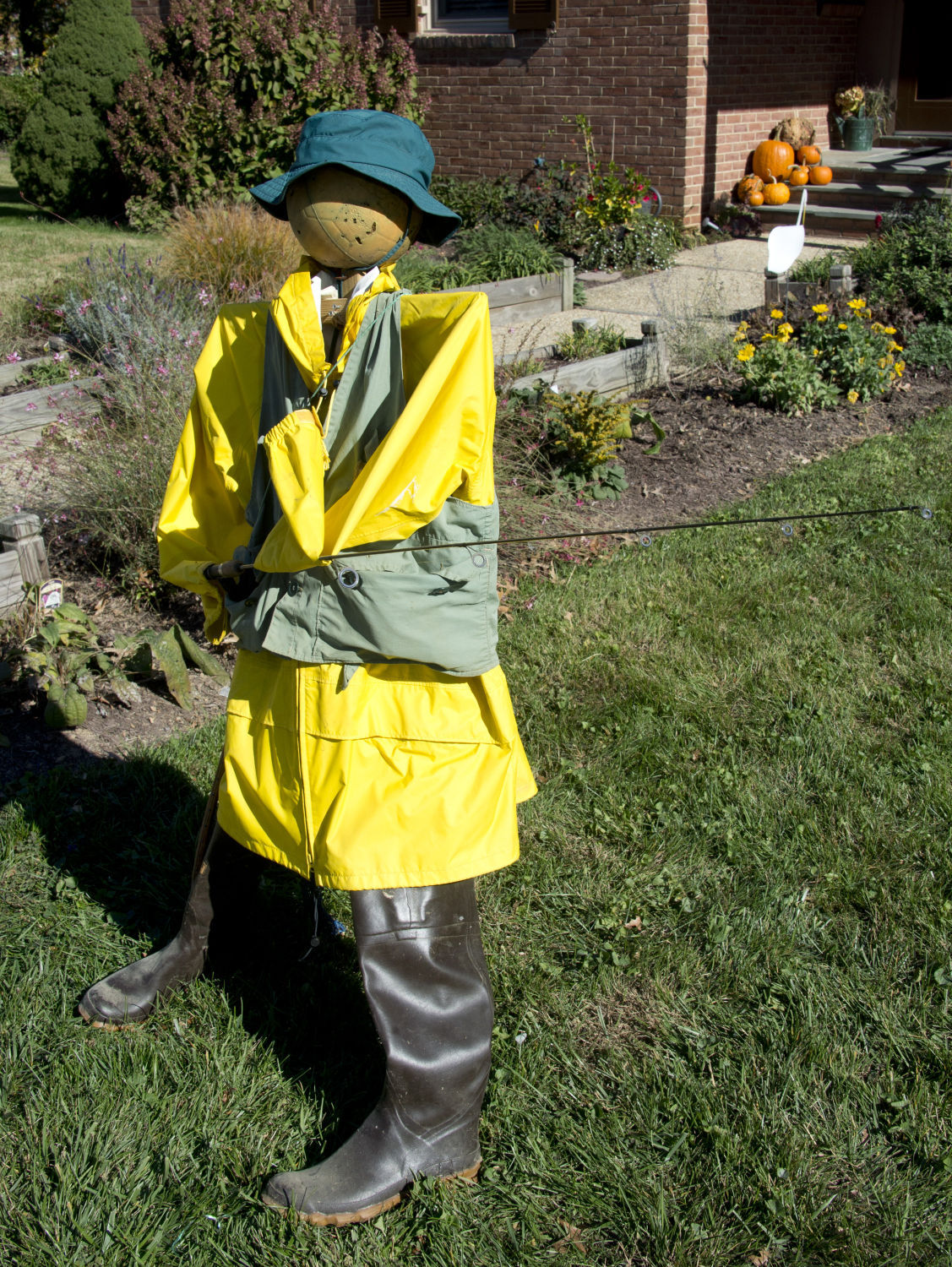 Scarecrow | The Lone Girl in a Crowd